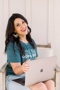 How to Know if You Should Start a Podcast + Pros and Cons!